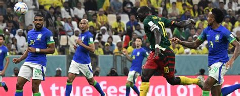 Brasil leva gol nos acréscimos e perde na fase de grupos da Copa após