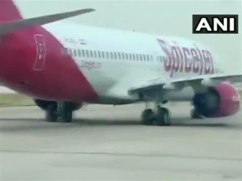Spicejet Dubai Jaipur Flight Makes Emergency Landing After Tyre Burst