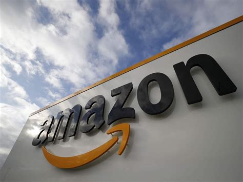 Amazon India Amazon Pumps Rs Crore Into Food Retail Unit The Economic Times