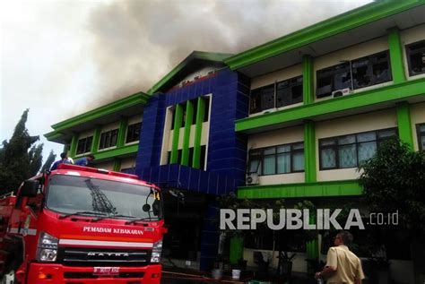 Pelayanan Bppt Kota Bekasi Lumpuh Akibat Kebakaran Republika Online
