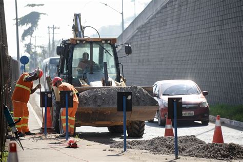 Pátio De Manobras Obras De Finalização Do Viaduto No Barbará São
