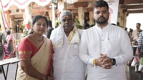లైంగిక వేధింపులు జేడీఎస్ ఎంపీ ప్రజ్వల్ అతని తండ్రి రేవన్నపై కేసు