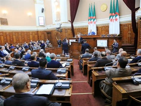 مجلس الأمة المصادقة بالأغلبية على قانون المالية التكميلي لسنة 2022