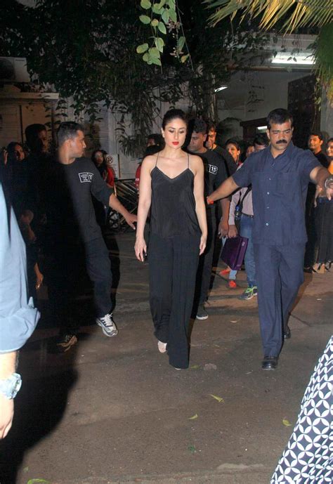 Kareena Kapoor Khan Exposing Her Sexy Milky Body And Hot Cleavages In A