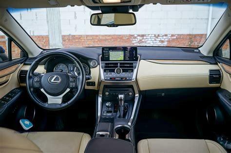 Mobile-review.com Тест Lexus NX300. Не такой, как все