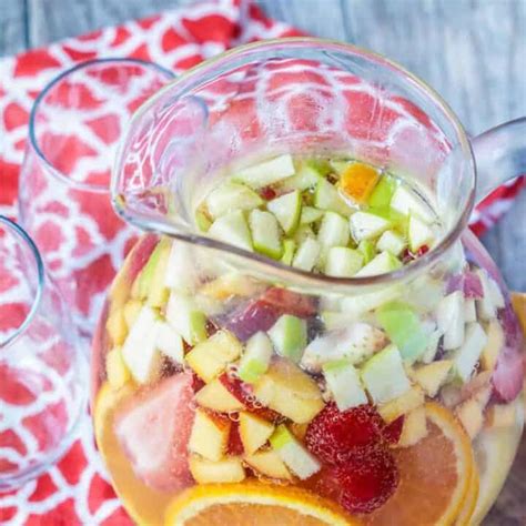 Moscato Sangria Recipe 🍹 Sunday Supper Movement