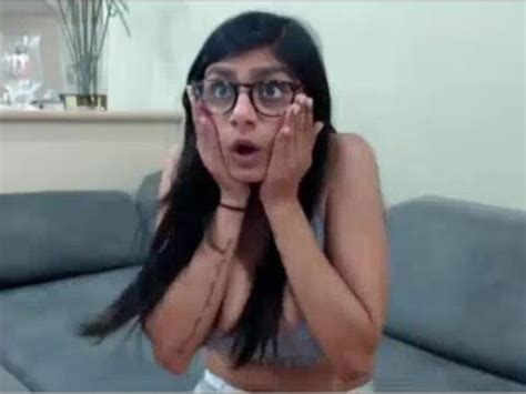Mia Khalifa comentou foto do cantor Léo Santana SEXXXLIFE