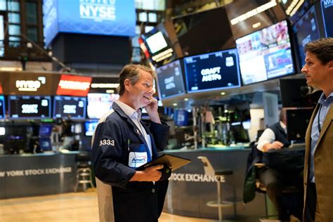 Investors Pump Almost Us16 Billion Into Us Corporate Bond Funds