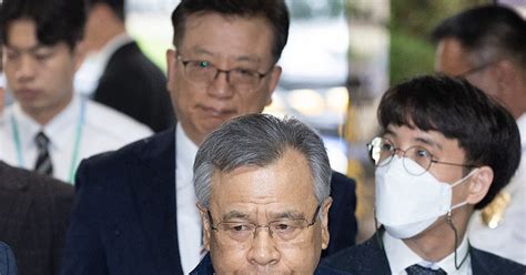 ‘50억 클럽 박영수 구속심사 출석“진실 곧 밝혀질 것”