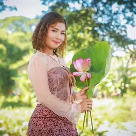 တစ်ခါတစ်လေလဲဒွန့်တာလေးကြည့်ပါရစေဆိုလို့😛 ကိုယ်ကမြန်မာသံအဆိုများပ