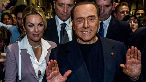 Francesca Pascale Primo Anniversario Di Matrimonio Con Paola Turci La