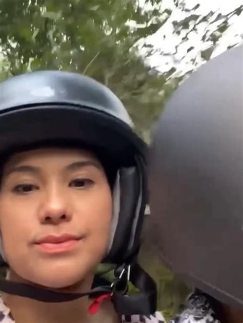 Potret Cantik Annisa Pohan Dibonceng Suami Pakai Motor Romantis Banget