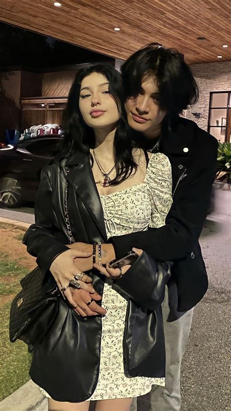 ปักพินในบอร์ด Lovers โพสท่า ถ่ายภาพคู่รัก รูปคู่น่ารัก