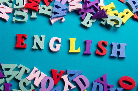 영어 개념에 자세히 알아보기 언어를 학습 하는 시간 Word에서 다채로운 Abc 알파벳 블록 나무 편지 광고 텍스트에 대 한 복사 공간 구성 개념에 대한 스톡 사진 및 기타