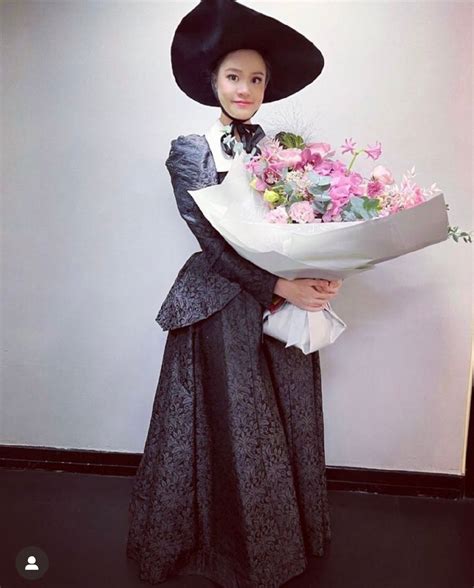 吕丽君女儿出演舞台剧，刘銮雄罕见送花兼亲笔题字，父女关系缓和刘秀盈刘銮雄吕丽君新浪新闻