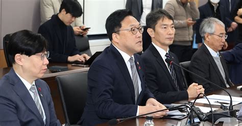 위기 극복 도와달라 당국 요청에금융지주 회장님도 직접 뛴다