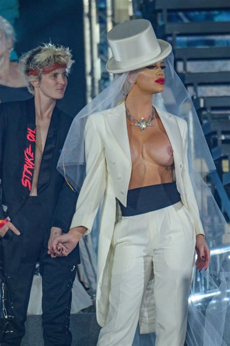 Foto De Gigi Gorgeous Nipslip