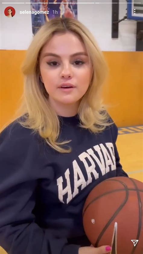 Pin By Hoshi Maysa On Selena Gomez Selena Gomez Music Selena Gomez Hot Selena Gomez Short Hair