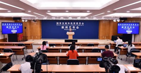 发改委：落实新能源汽车产业规划，出台政策举措促进消费加快复苏腾讯新闻