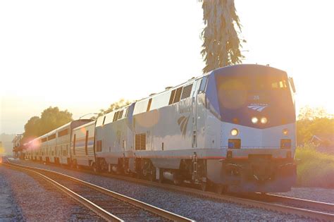미국 캘리포니아 무어 파크5 월 312019 Amtrak 코스트 스타 라이트 무어 파크 역 통과 0명에 대한 스톡 사진 및 기타