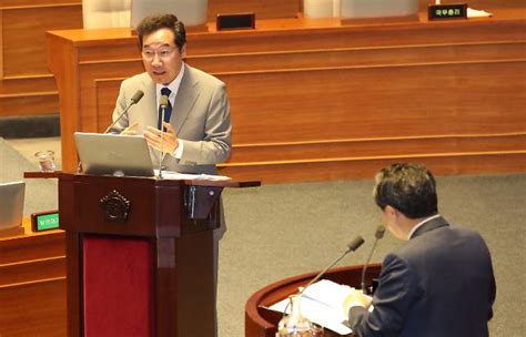 이낙연·홍남기 국회서 소득주도성장 방어·추경 심의 촉구 나선다 아주경제