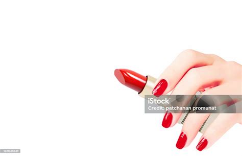 빨간 립스틱을 들고 아름다운 손 날씬한 손가락 빨간 손톱 관능에 대한 스톡 사진 및 기타 이미지 관능 금 금속 나이 Istock