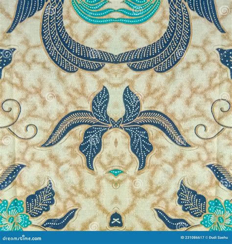 Pola Simetris Abstrak Batik Indonesia Dalam Warna Krem Motif Bunga