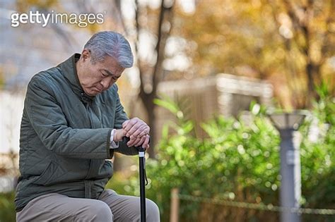 노인 성인 인구고령화 할아버지 조부모 독거노인 노인 한명 사람의수 외로움 컨셉 피로 물체묘사