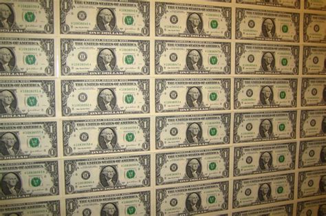 Dólar Volvió A Pasar De Los 3000 Pesos Este Lunes