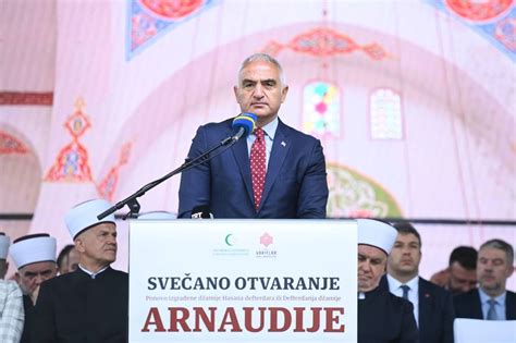 Türkiye nin desteğiyle yeniden yapılan Arnaudiye Camii ibadete açıldı