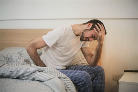 Early Warning Signs Of Alcohol Use Disorder Present Moments Recovery