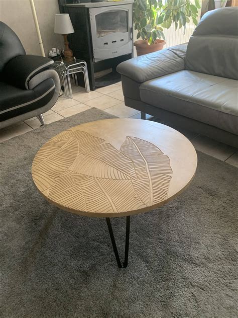 Table basse ronde gravée bois manguier massif et métal noir D80 cm