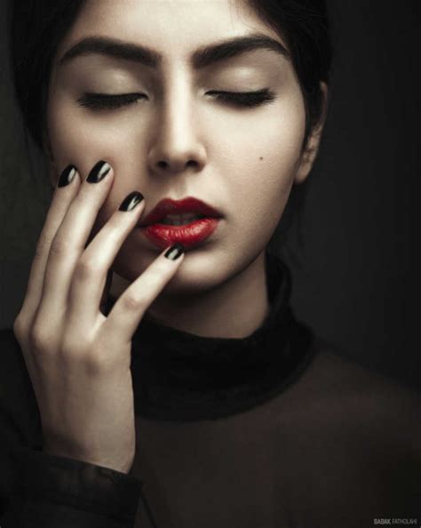 性感女模特图片 手摸脸的性感女模特素材 高清图片 摄影照片 寻图免费打包下载