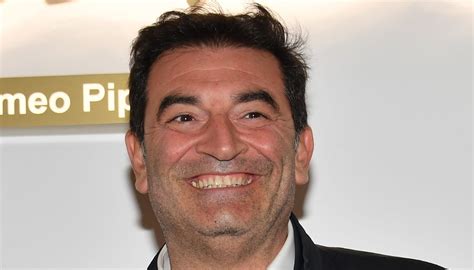 Max Giusti Al Posto Di Enrico Papi Il Ritorno Di Scherzi A Parte In Tv
