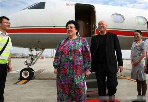 64歲「唐僧」遲重瑞和大11歲首富妻子近照，全家人「富」得淌油！ 每日頭條