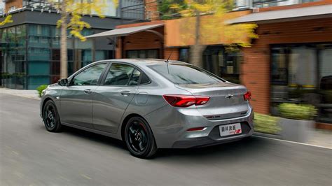 Novos Chevrolet Onix E Tracker Rodam Com Poucos Disfarces Em Sp