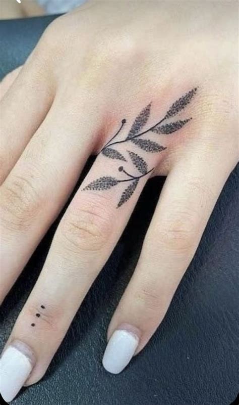 Тату на пальце тренды для девушек Vean Tattoo