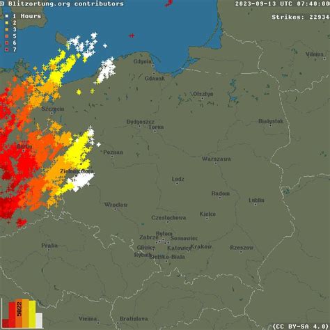 Front burzowy przechodzi przez Polskę i wypiera upał Niesie deszcz i grad z silnym wiatrem