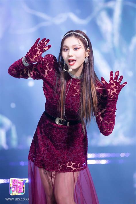 [포토스케치] ‘여자친구의 밤에 데려가 줘 영원히･ ｡ﾟ☆ ☽ ☆ﾟ 패션 스타일 여자친구 케이팝