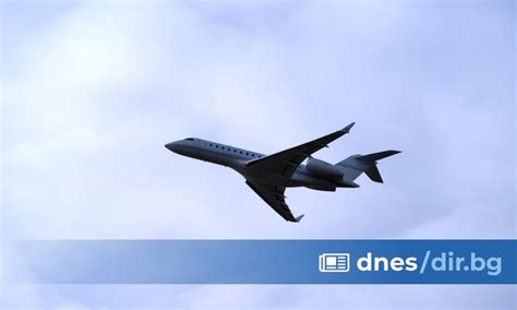Пътник в частен самолет загина при силна турбуленция в небето над Нова