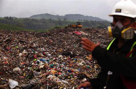 Dfa Recalls Philippines Ambassador Over Canada Trash