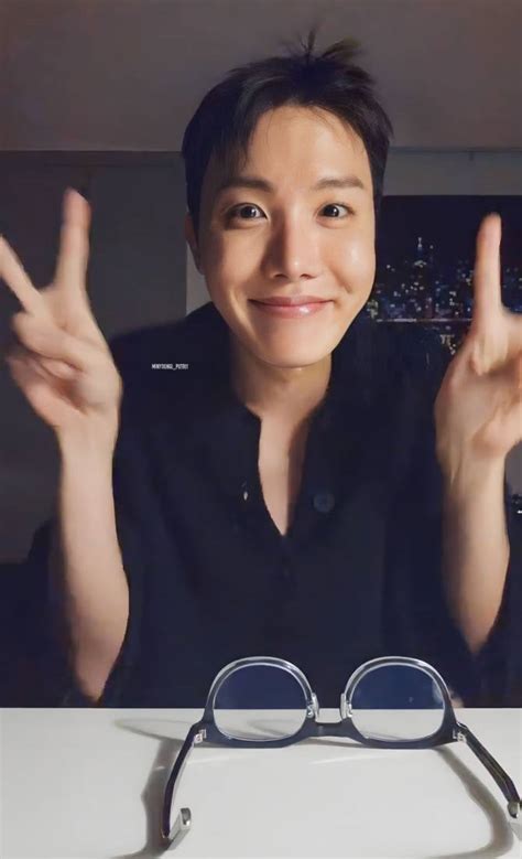 Bts Community Posts 항상 웃으면서 건강 잘 챙기시고 아미 여러분들도 제이홉과 석진이를 기다리고 계실 거라고