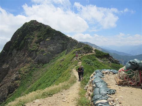 登山者の多くが憧れる稜線尾根とは稜線歩きが魅力の日本百名山を調べてみた 登山女子のアウトドアブログ