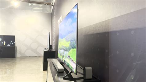 Tcl Q7 Qled Tv Hands On Review Following In The 6 Series Footsteps
