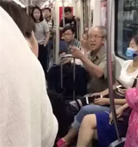 老人地铁飚英语骂人事件再反转？网友：眼见未必为实 北晚新视觉