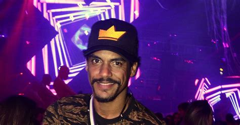 Marcello Melo Jr também prestigiou o lançamento no evento Isso não é uma festa Purepeople