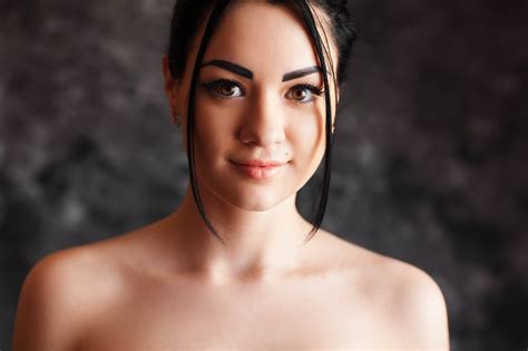Brunette Girl Bare Shoulders 4k Wallpaper Hd Girls Wa