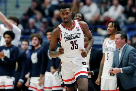 Samson Johnson Leads Uconn Mens Basketball In Win Over St Johns