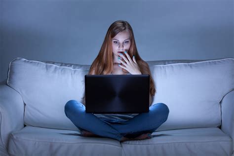 Fear of Missing Out FOMO el trastorno social que afecta a los jóvenes