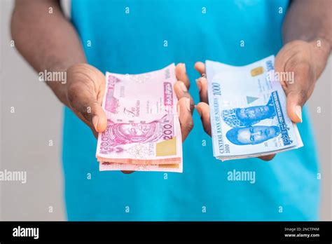 Person Holding The New Nigerian Naira Notes Stock Photo Alamy